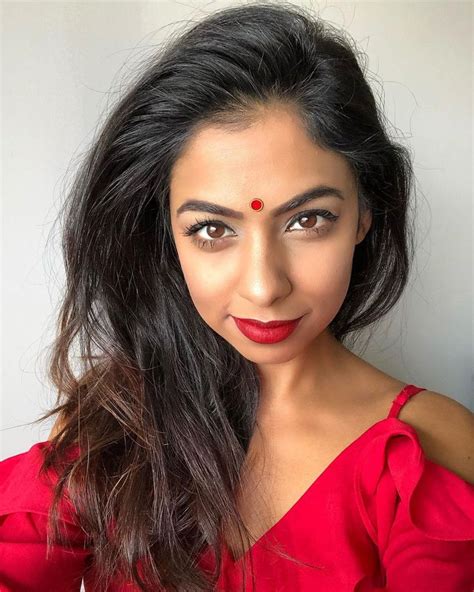 Bindi World On Instagram The Traditional Red Bindi Doesnt Have To