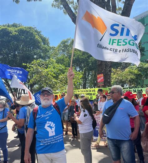 Servidores E Professores Federais Em Greve Buscam Reajuste Salarial Em