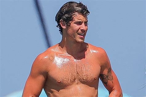 Shawn Mendes Charlie Travers Grab Smoothies After Beach Date