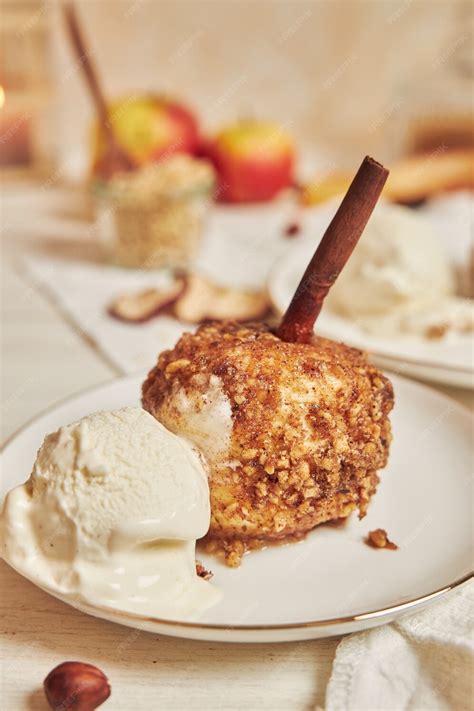 Deliciosa Manzana Al Horno Con Nueces Y Canela Para Navidad Sobre Una