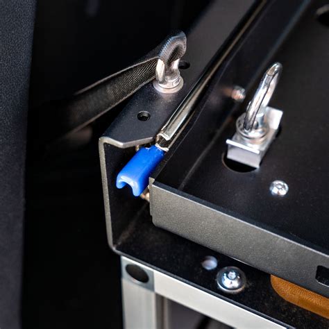 Universal Vehicle Fitting Tailgate Gear Srl