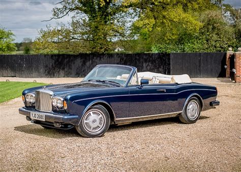 Rolls Royce Corniche Luxusní Vůz S Barokním Designem Král Motorů