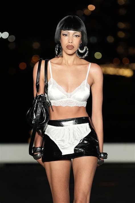 Dark Feminine Energy Is Officially Falls Defining Beauty Trend Glamour