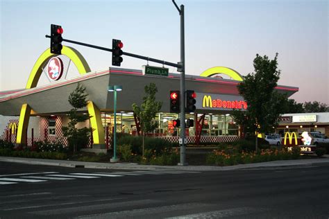 A Deep Dive Into Googie Style 7 Recognizable Googie Buildings In Los Angeles Arch2O Com