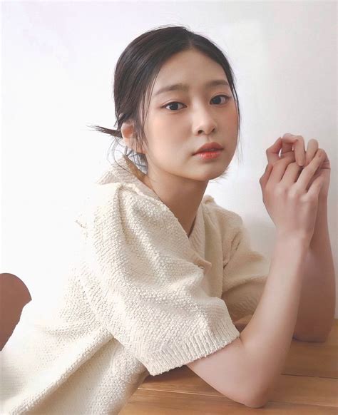 𝐄𝐝𝐞𝐥𝐰𝐞𝐢𝐬𝐬 On X Ulzzang Korean Girl Kim Beautiful Asian Girls