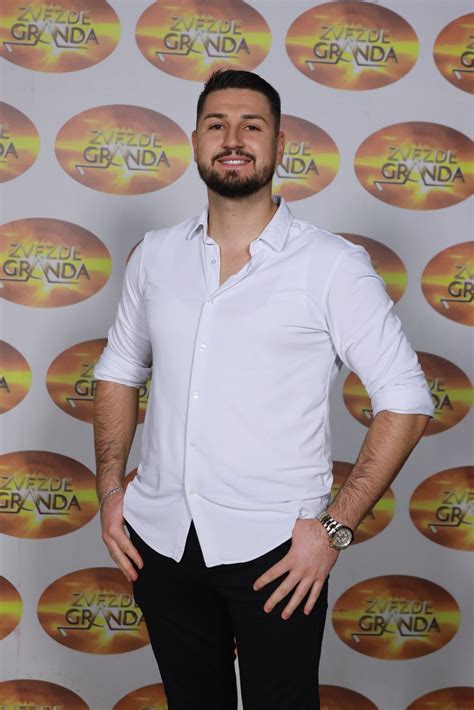 Elvis Mešinović Sa Suprugom I ćerkom Zvezde Granda