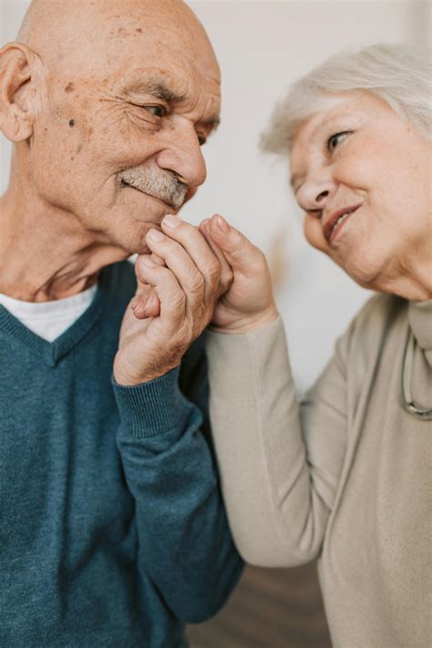 3365 Fotos Y Imágenes De Adultos Mayores Gratis · Banco De Fotos Gratis