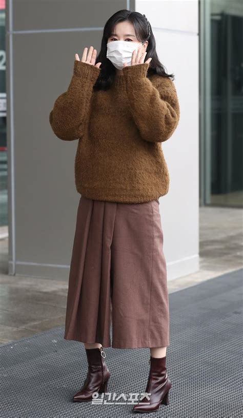 포토 장혜진 우아한 손인사