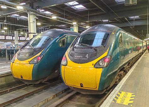 The Br Class 390 Unit On The Right Was My 125 Miles Per Ho Flickr