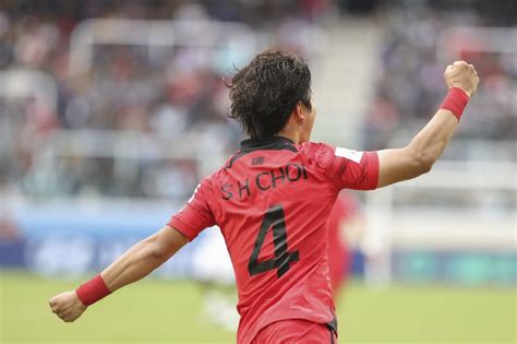 골 넣는 수비수 최석현 머리로 8강행·4강행 만들었다 파이낸셜뉴스