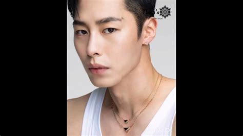 الممثل لي جايووك يستعرض إكسسوارات رجالية لصالح علامة Pradaليجايووكprada مسلسلاتكورية