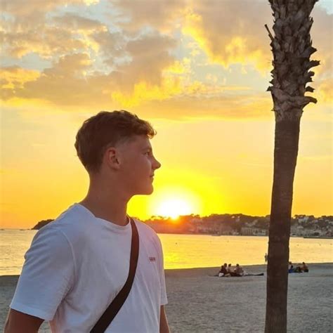 Nthmnt Nthmnt • Threads Say More