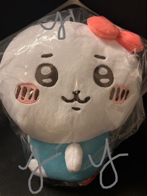 Chiikawa X Sanrio Characters Chiikawa X Hello Kitty 公仔 Sanrio 興趣及遊戲 玩具 And 遊戲類 Carousell