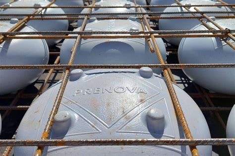 Construcción Moderna Con Las Estructuras De Edificios De Prenova