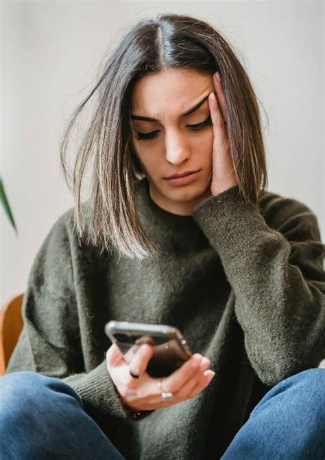 4 Odd Reasons Men Text You All The Time But Never Ask You Out Ronnie