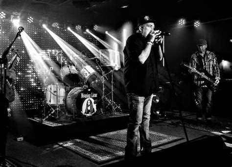 The Band Moaning Lisas