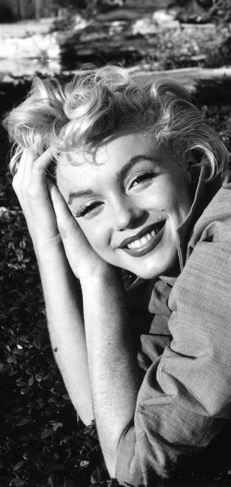 Celebrity Marilyn Monroe Smile Black And White 1080x2280 Phone Hd
