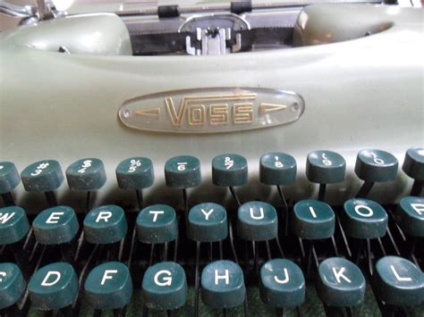 Very Cool Vintage Voss De Luxe Manual Typewriter Western Germany W Very Cool Vintage Voss De Luxe Manual Typewriter Western Germany W