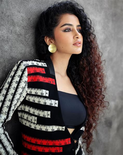 Anupama Parameswaran టిల్లు గాడి బ్యూటీ గ్లామర్ ట్రీట్ ఆ మూడో ఫోటో