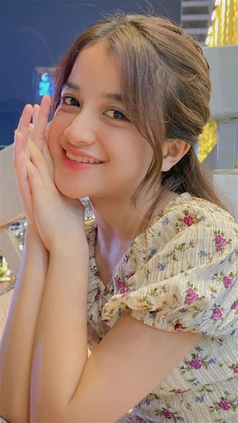 7 Potret Terbaru Nisrina Nadhifah Siti Si Entong Kini Jadi Aktivis Ham