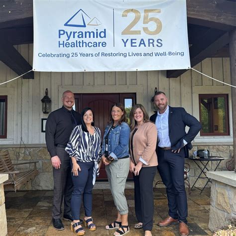 Pyramidproud Amanda Colbert