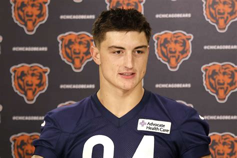 Bears Rookie Colston Loveland Goes Viral With Surprise Vocals At Nfl Camp