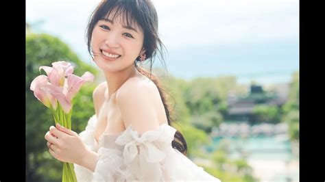 高山一実、胸元ざっくりウエディングドレス姿披露 理想のタイプ・結婚相手に求める条件明かす【セレブニュース】 Moe Zine