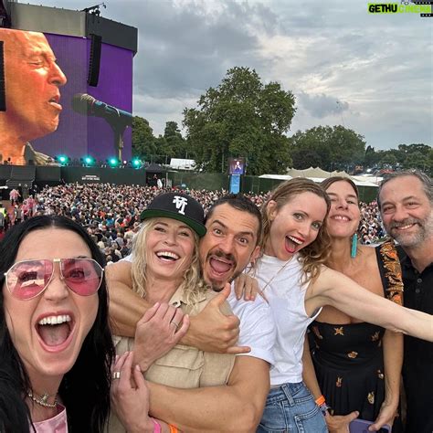 Chelsea Handler Wiki Biography Age Gallery Spouse And More