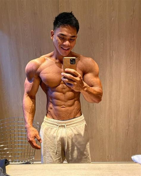 What Type Of Roids Do Yall Think This Guys Taking Look Weird To Me