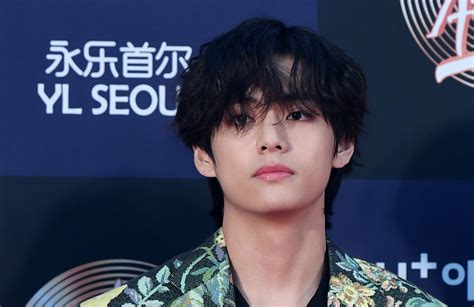 BTS' V - AndileEren