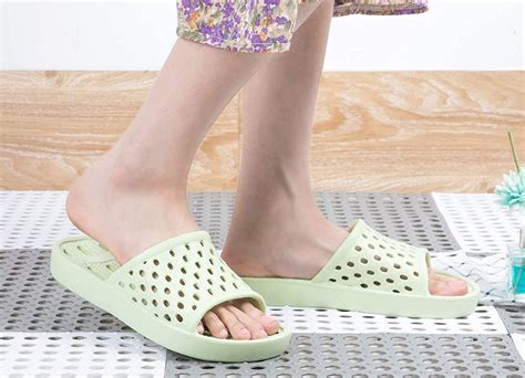 How To Choose The Right Shower Shoes For Women The Shoe Box Nyc