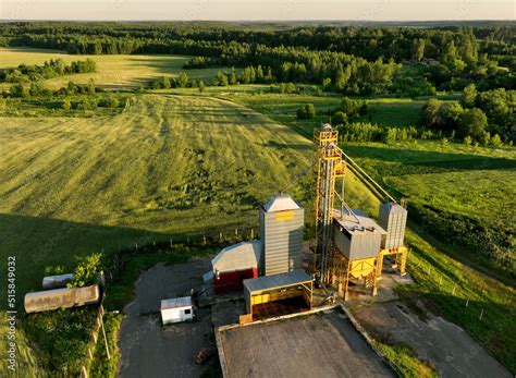 Fotografie Grain Processing Plant Processing And Sifting Corn And