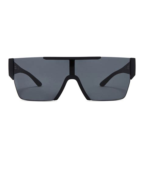 Burberry Rectangle Sunglasses In Matte Black Fwrd