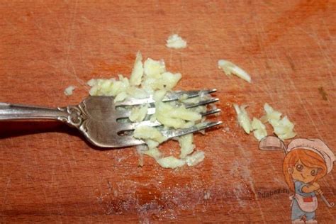Как быстро и легко почистить и измельчить чеснок - Пошаговые рецепты ...