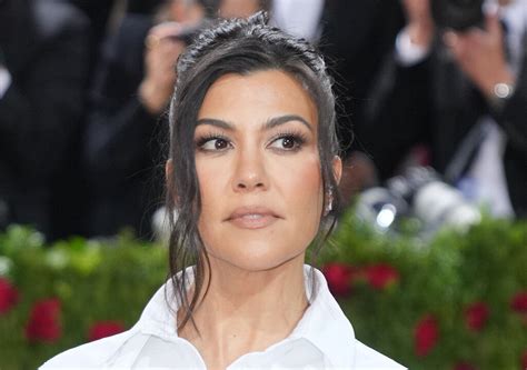 Kourtney Kardashian Shuts Down Pregnancy Rumours Again Mytalk 1071