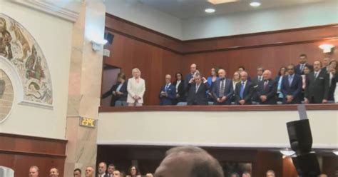 Грчката амбасадорка демонстративно ја напушти инаугурацијата на Сиљановска Давкова Skopjeinfo Mk