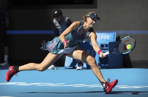 Download Ekaterina Makarova Reaching Ball Wallpaper