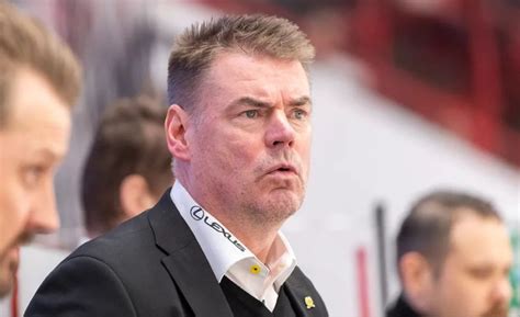 Lavičku Prevezme Legenda Svetového Hokeja Raimo Helminen Hc Monacobet Banská Bystrica