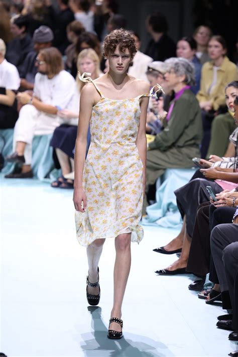 Le 5 Fantasie Di Moda Per La Primavera 2025 Fiori Tappezzeria