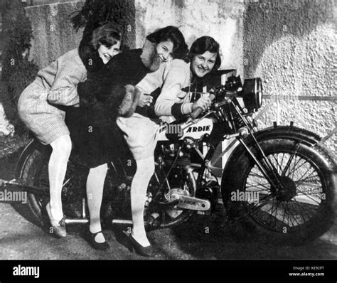 Hitlers Life Companion Eva Braun L Poses With Her Sisters Inge And