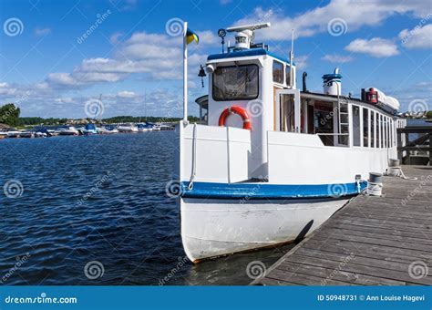 Bateau De Passager Image Stock Image Of Nuage Seascape 50948731