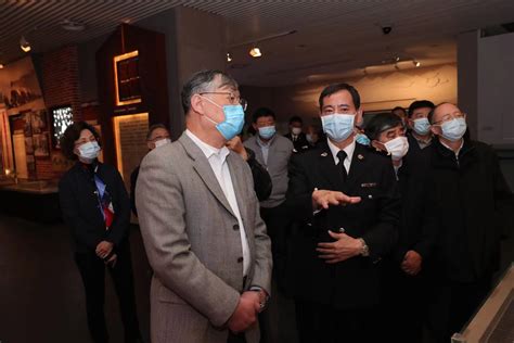 副署长张际文陪同全国政协副主席刘新成一行参观中国海关博物馆。 中国海关博物馆