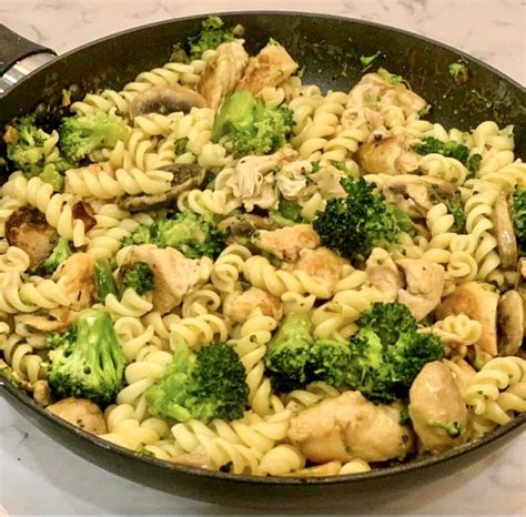 Healthy Chicken And Broccoli Pasta Easy Peasy Lemon Squeezy