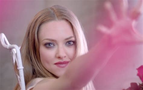 Vídeo Making Of Da Campanha Da Givenchy Com Amanda Seyfried Movenotícias