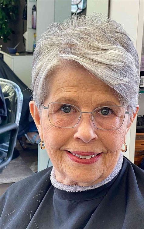 52 Perfect Pixie Haircuts For Women Over 70 To Pull Off
