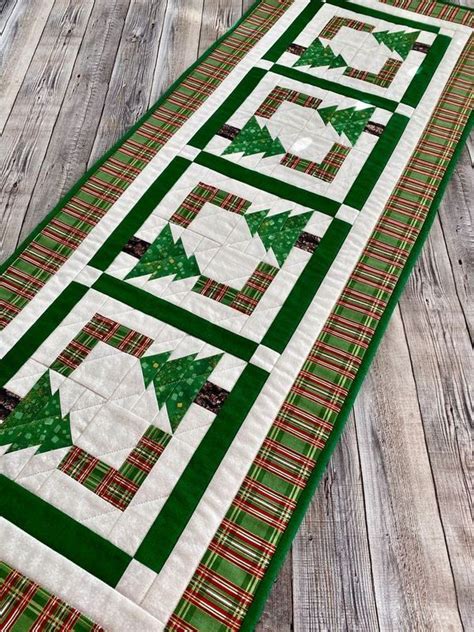 Free Patterns Of Quilting Christmas Table Runner Free Pattern