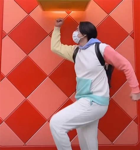 9 Potret Keluarga Roger Danuarta Di Jepang Jalan Jalan