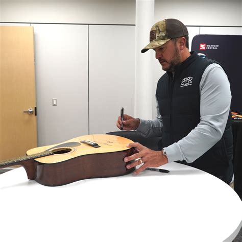 Comandante Buck Luke Bryan