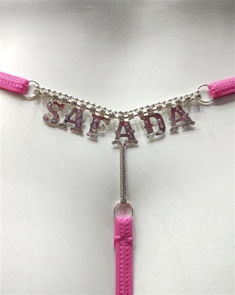 Calcinha Com Escrita Em Strass Safada Modelo Fio Dental Aline