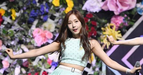 사진 여자친구 신비화사함이 가득하네